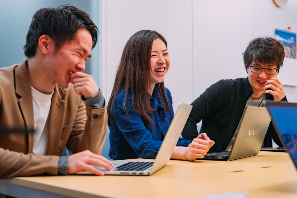 【週1出社でチーム開発】ARR2億円を突破CRMツール「COMSBI」の開発_上流工程に挑戦できる環境の求人:株式会社ソニックムーブ | ITエンジニア専門の転職サイト【paiza転職】